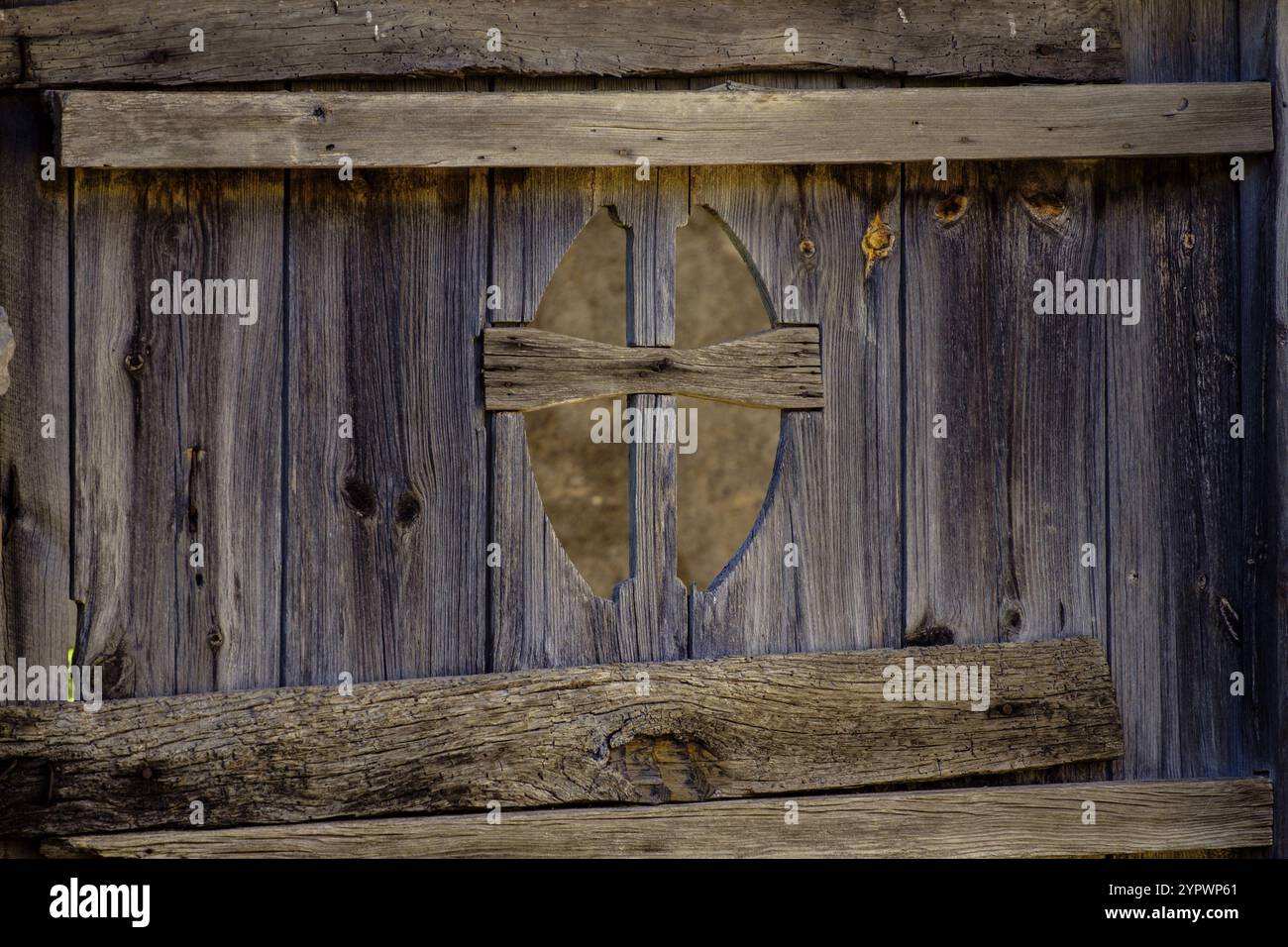 Detalle de la puerta del cementerio, iglesia de Nerin, Edificio ...