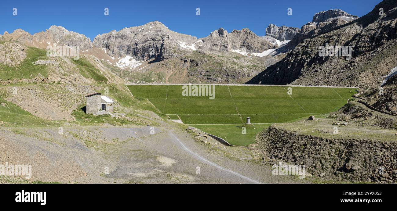 Empty valley reservoir hi-res stock photography and images - Alamy