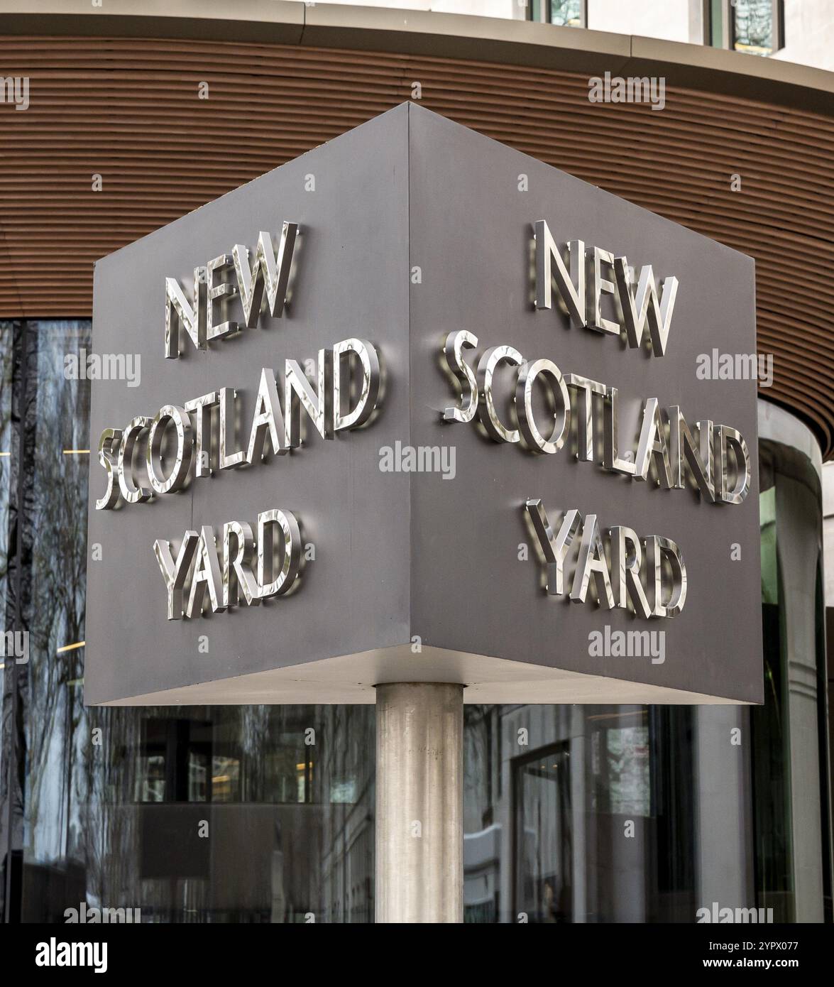 New Scotland Yard sign at the headquarters of the London Metropolitan ...