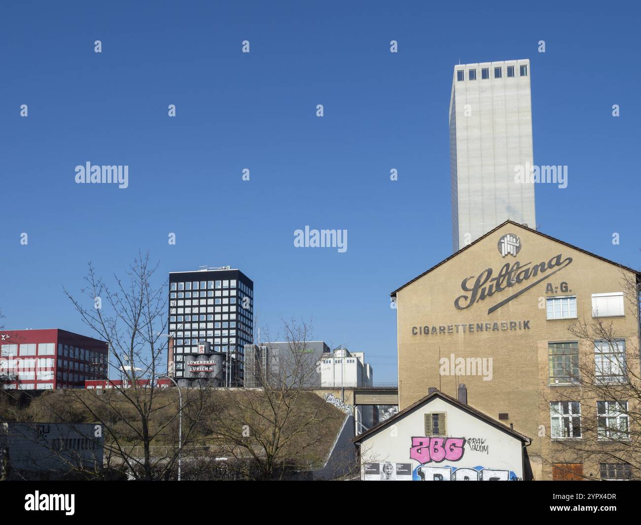 Archtectural contrast hi-res stock photography and images - Alamy