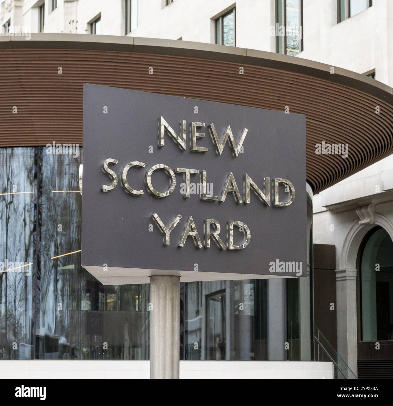 New Scotland Yard sign at the headquarters of the London Metropolitan ...