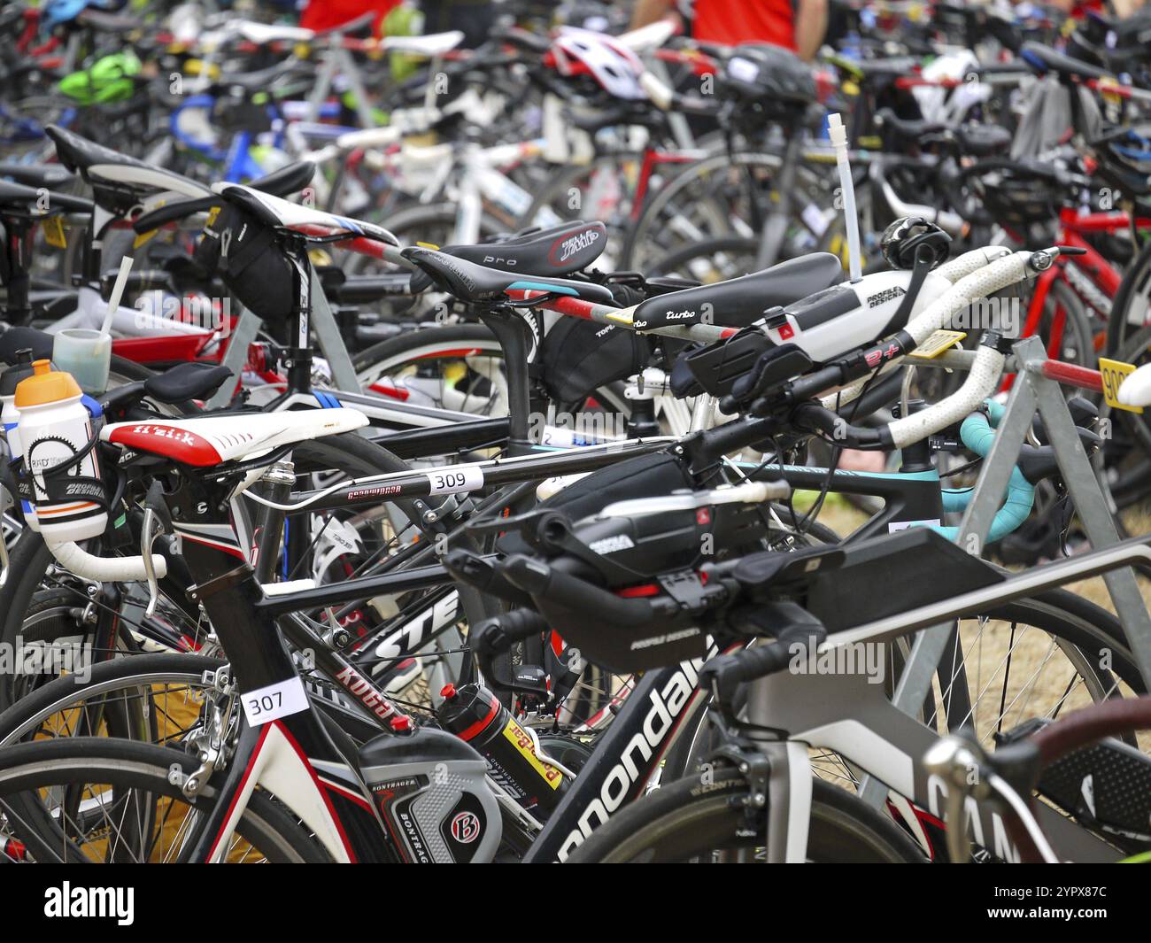 Bicycle racing hi-res stock photography and images - Alamy