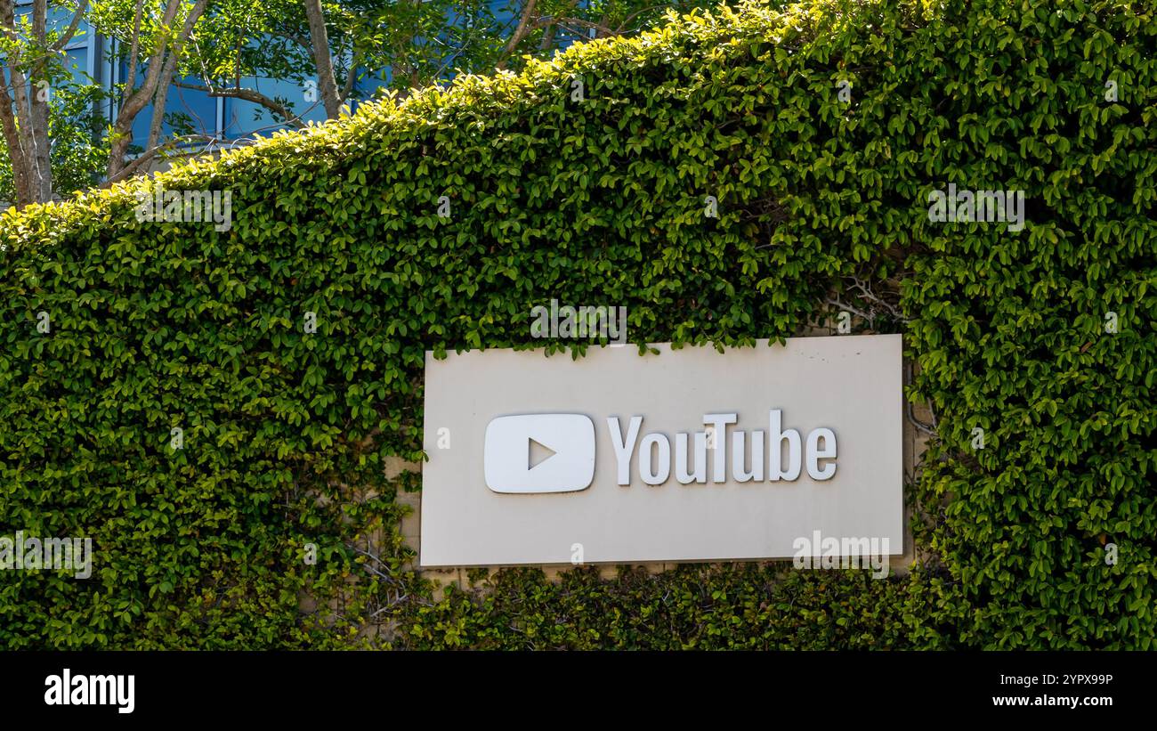 Youtube logo and sign on the building at Youtube headquarters in San ...