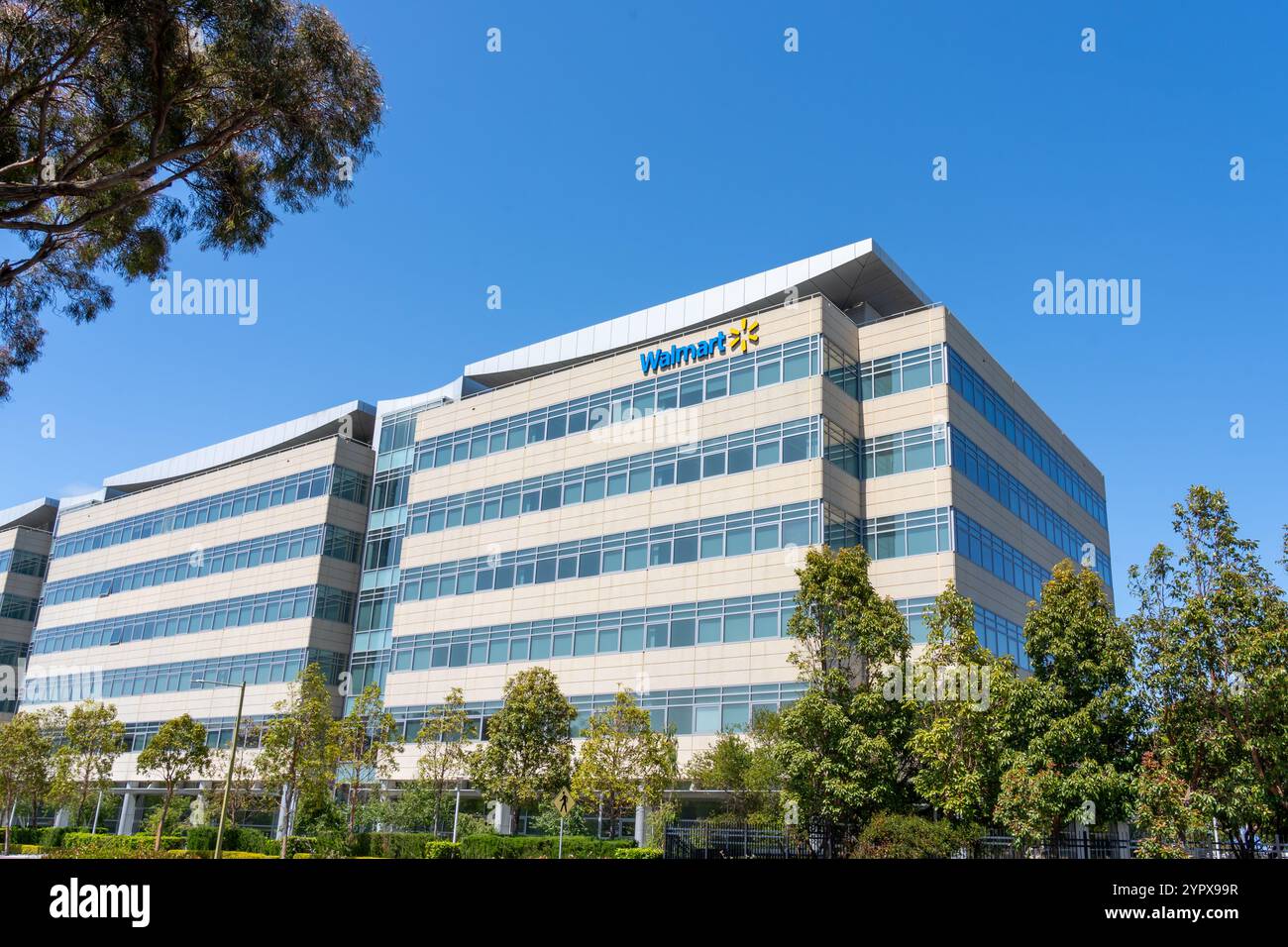 Walmart usa exterior hi-res stock photography and images - Alamy