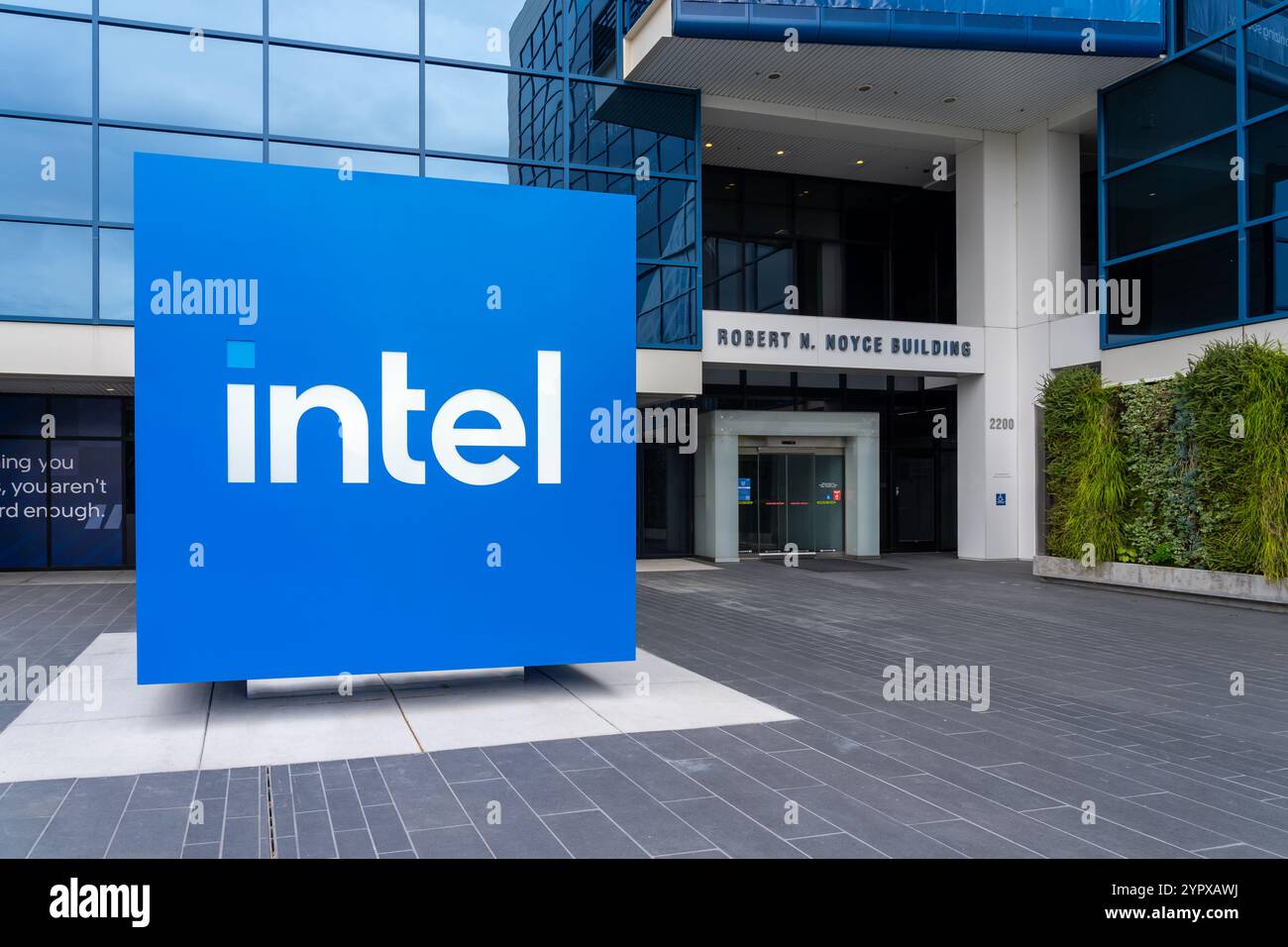 Intel headquarters in Silicon Valley, Santa Clara, California, USA ...