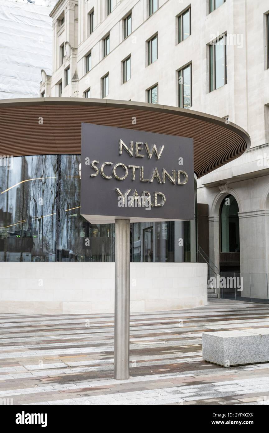 New Scotland Yard sign at the headquarters of the London Metropolitan ...