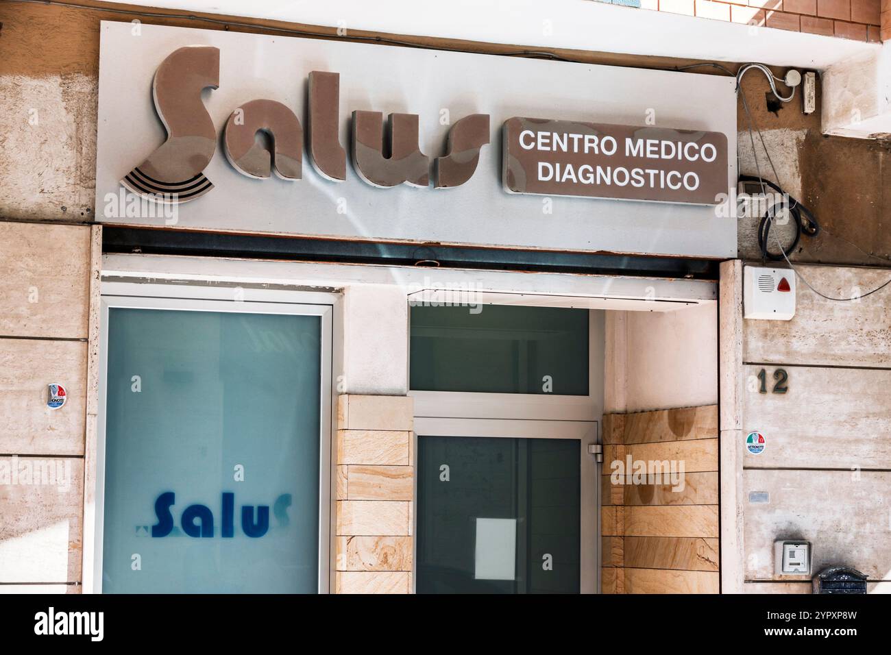 Salus centro medico diagnostico hi-res stock photography and images - Alamy