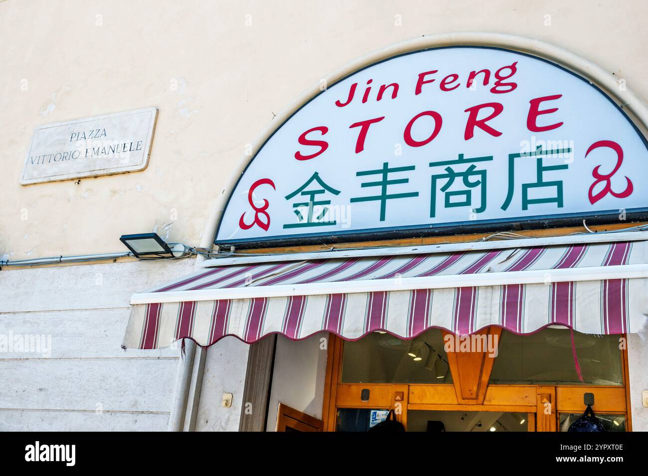 Jin feng store hi-res stock photography and images - Alamy