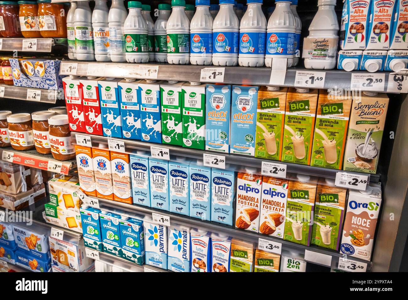 Supermarket signs organic hi-res stock photography and images - Alamy