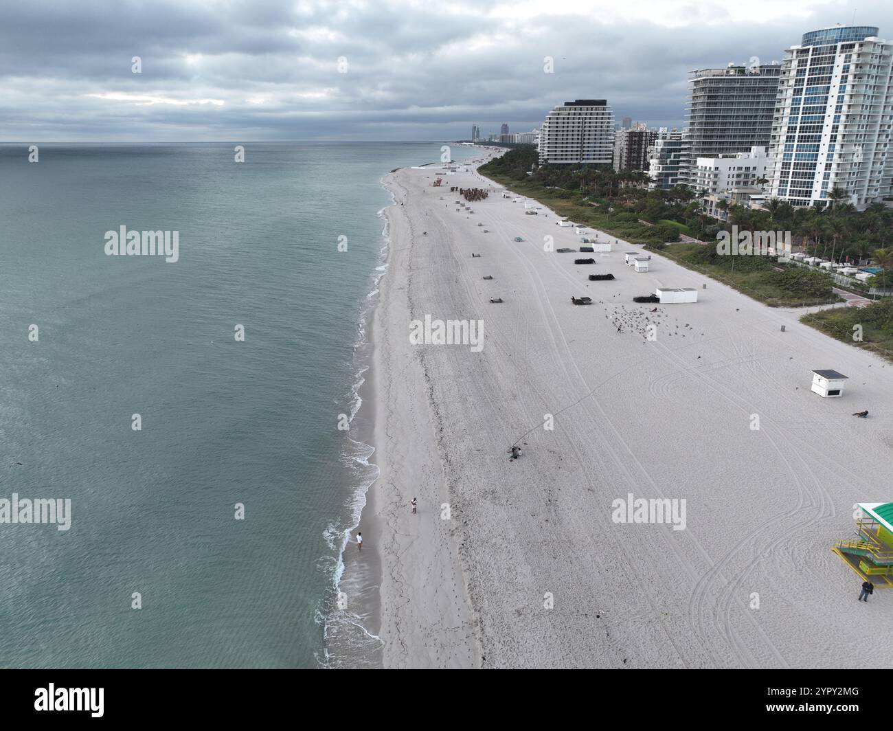 Stunning dawn and sunrise in Miami Beach, Florida with clear blue water ...