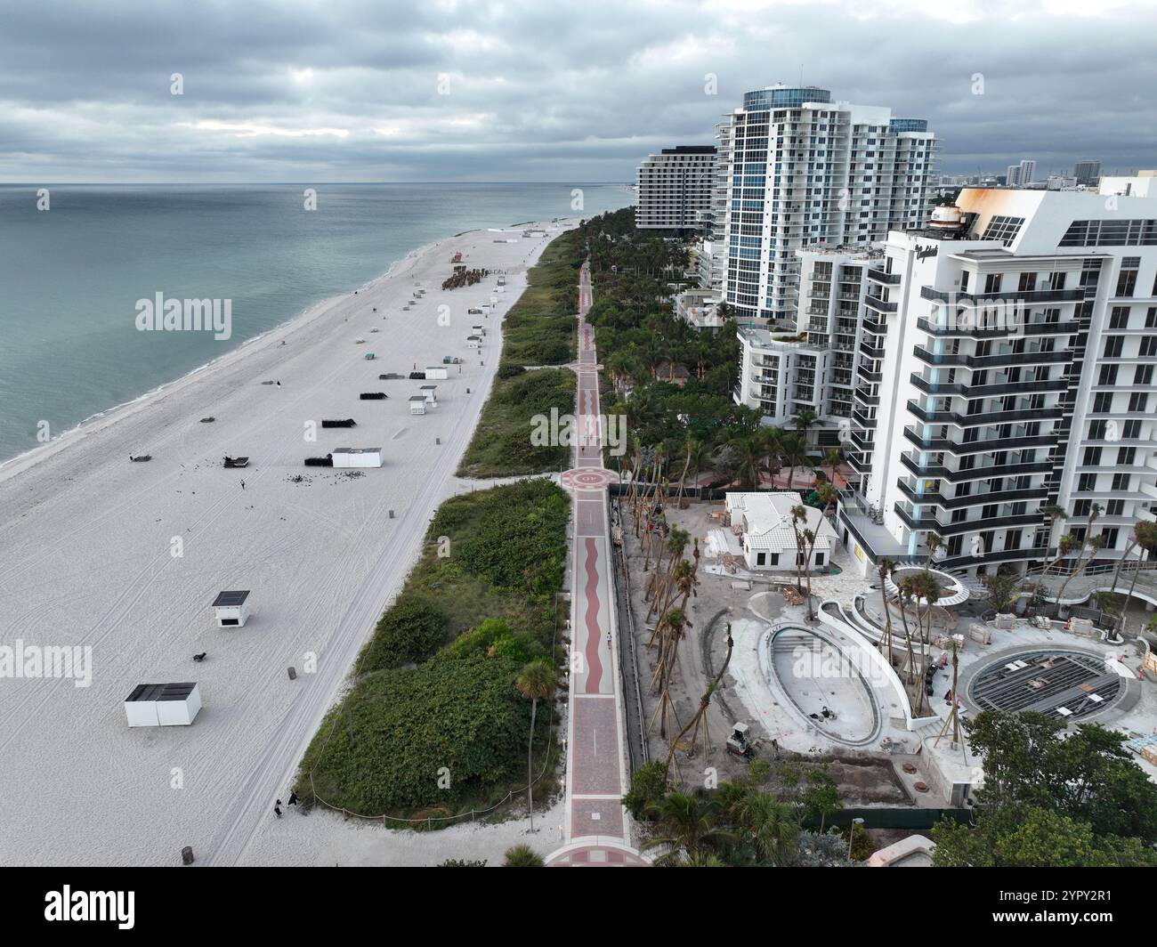 Stunning dawn and sunrise in Miami Beach, Florida with clear blue water ...