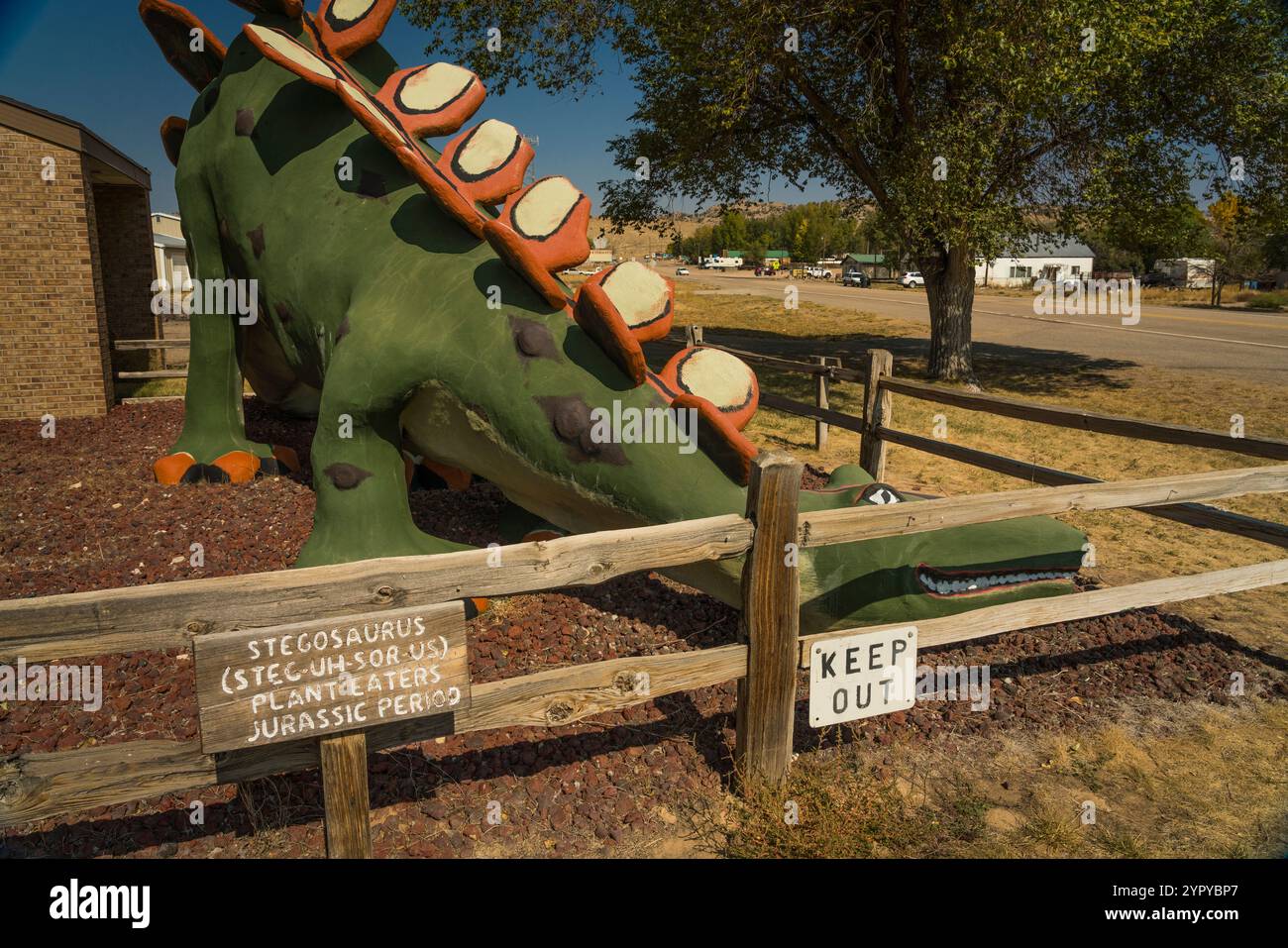 Dinosaur statue roadside attraction hi-res stock photography and images ...
