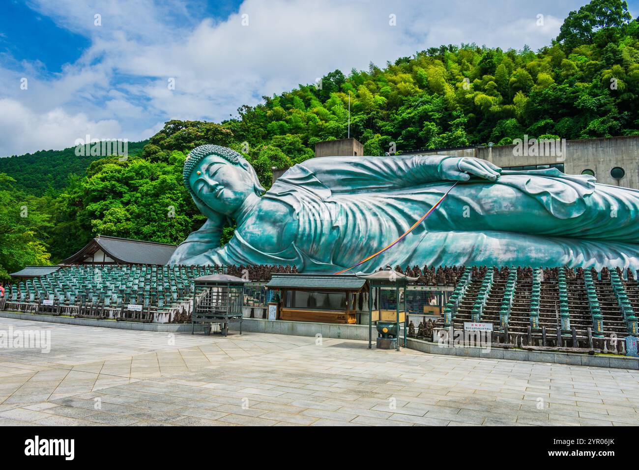 Reclining buddha statue carved hi-res stock photography and images - Alamy