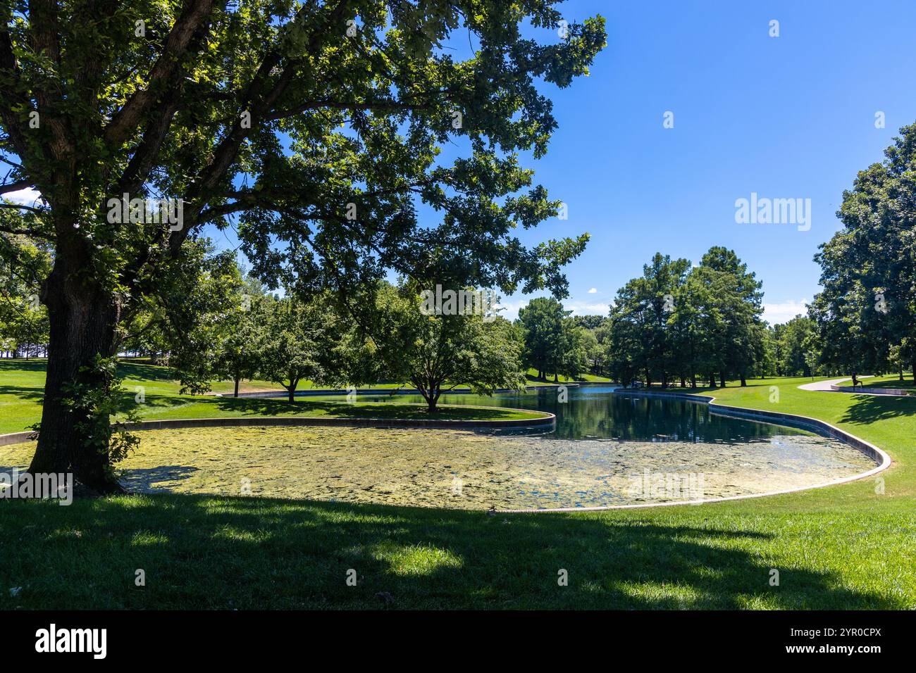 Pond and surrounding grounds of Gateway Arch National Park in St. Louis ...