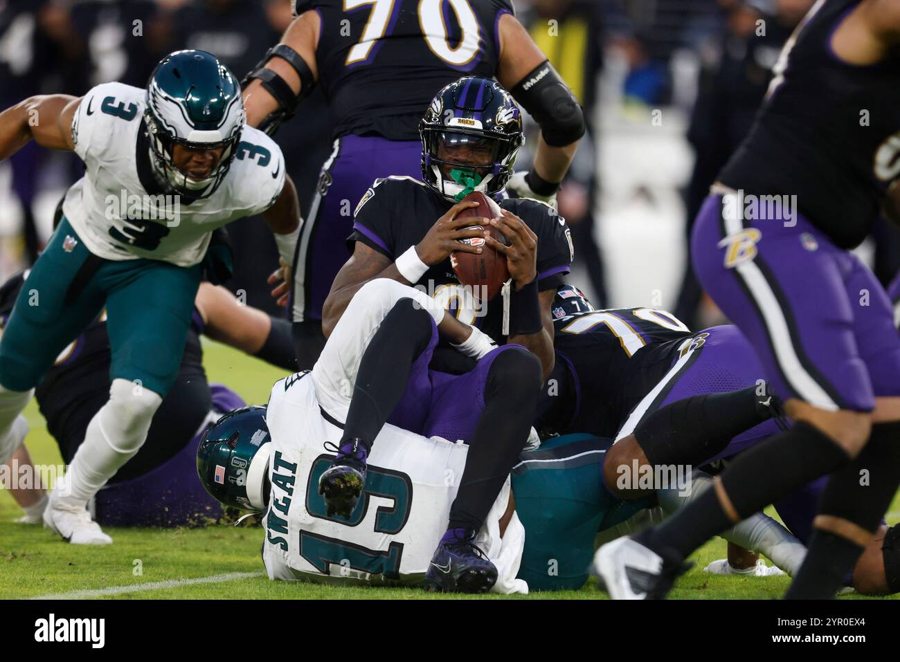 December 1, 2024: Baltimore Ravens quarterback Lamar Jackson (8) is ...