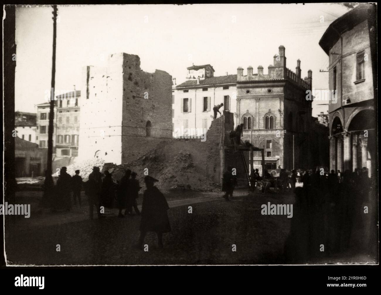 Torre di demolizione hi-res stock photography and images - Alamy