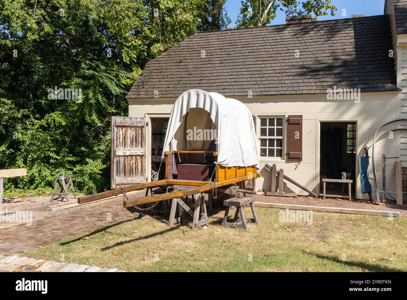 WILLIAMSBURG, VIRGINIA - AUGUST 25, 2024: A stagecoach sits outside the ...