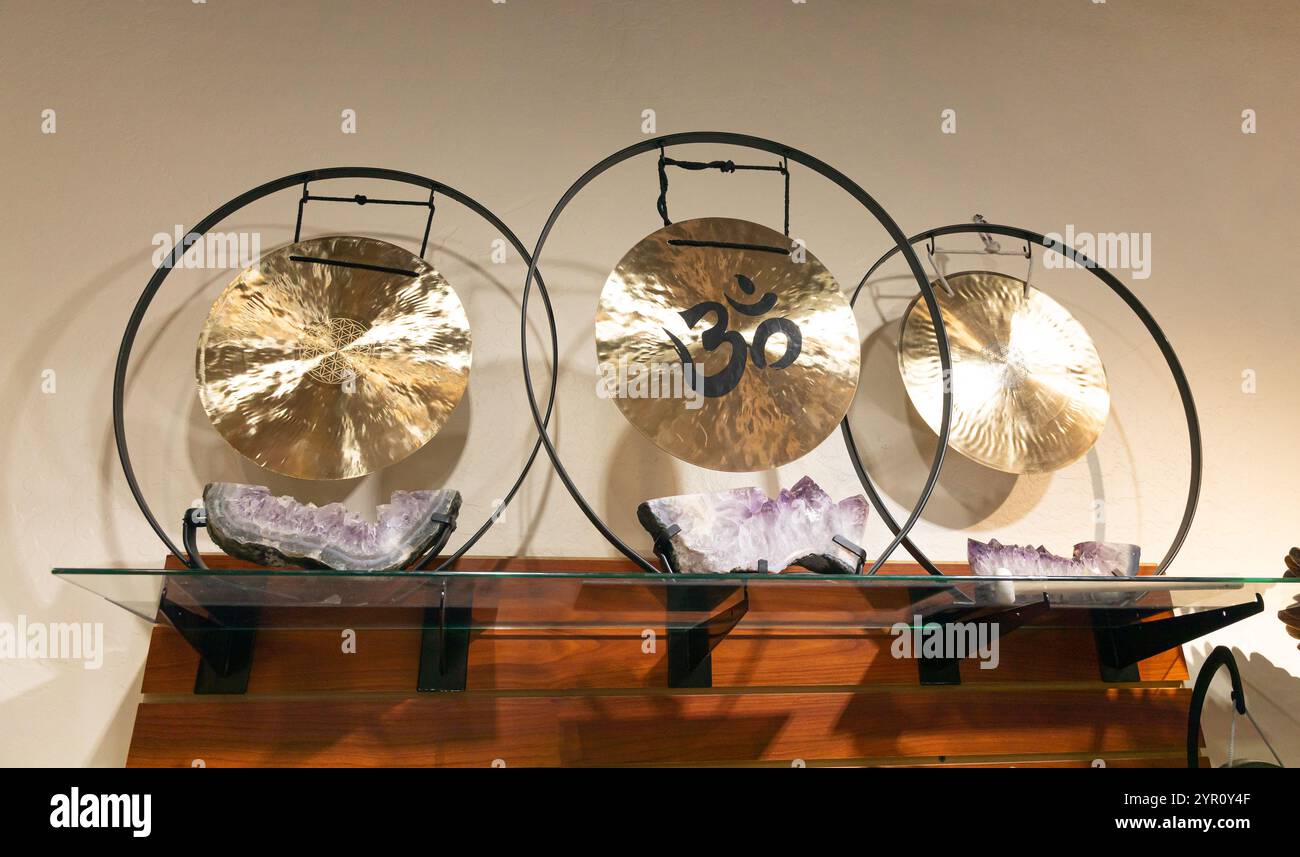 Ceremonial gong hi-res stock photography and images - Alamy