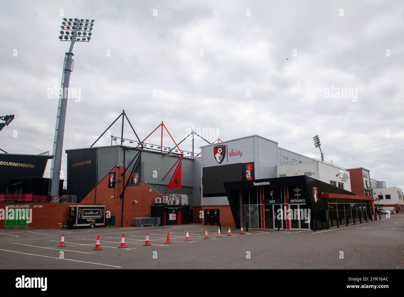 Bournemouth stadium vitality stadium hi-res stock photography and ...