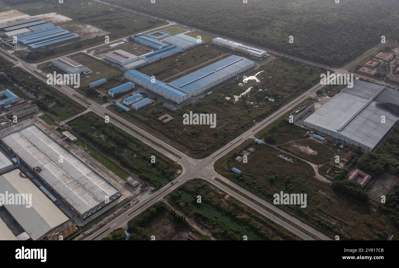 (241202) -- LAGOS, Dec. 2, 2024 (Xinhua) -- An aerial drone photo shows ...