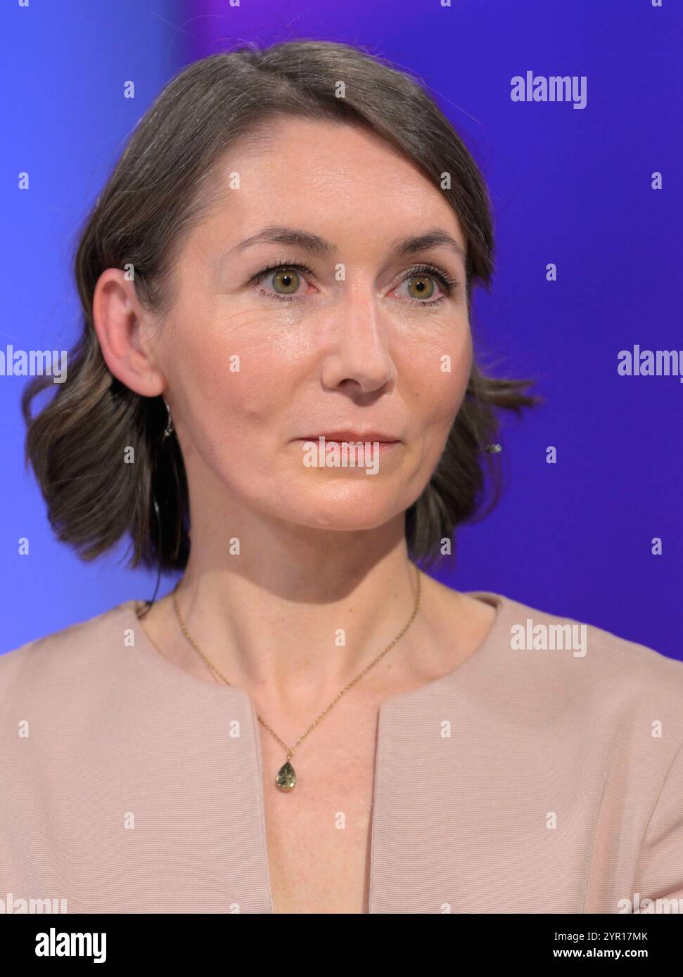 Talkshow Maischberger : Claudia MAJOR , Politikwissenschaftlerin , 26. ...