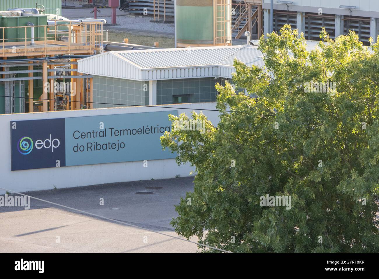 Ribatejo thermoelectric power station hi-res stock photography and ...