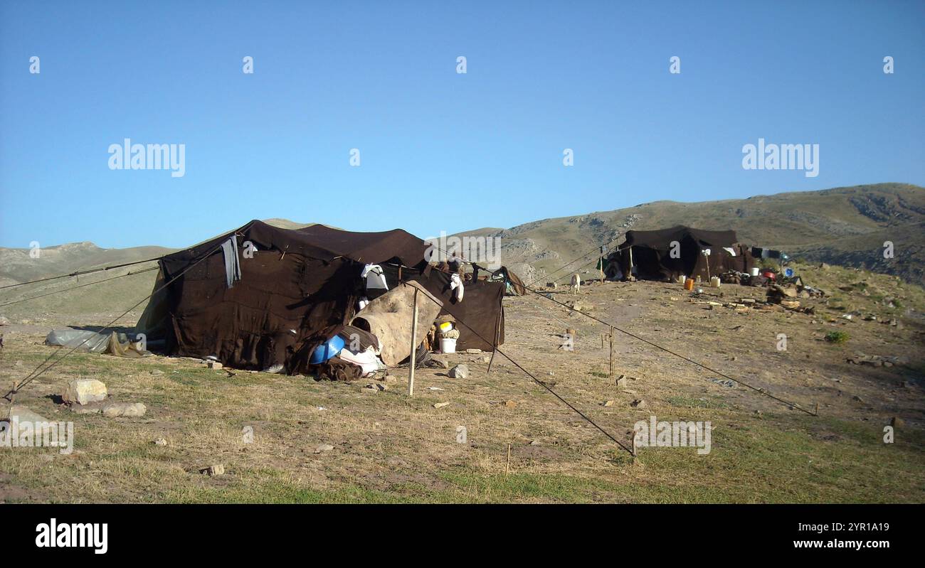 Yoruk tent. Black tent used by nomadic Turks Stock Photo - Alamy