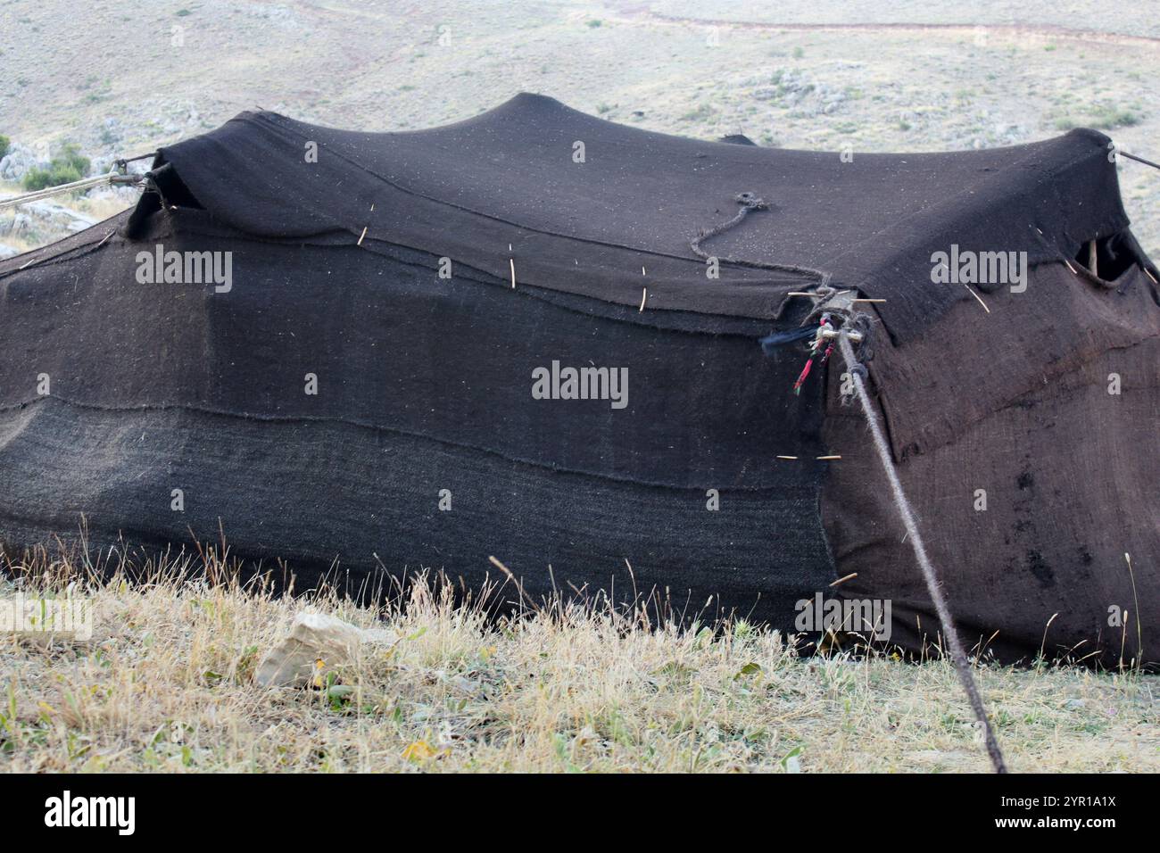 Yoruk tent. Black tent used by nomadic Turks Stock Photo - Alamy
