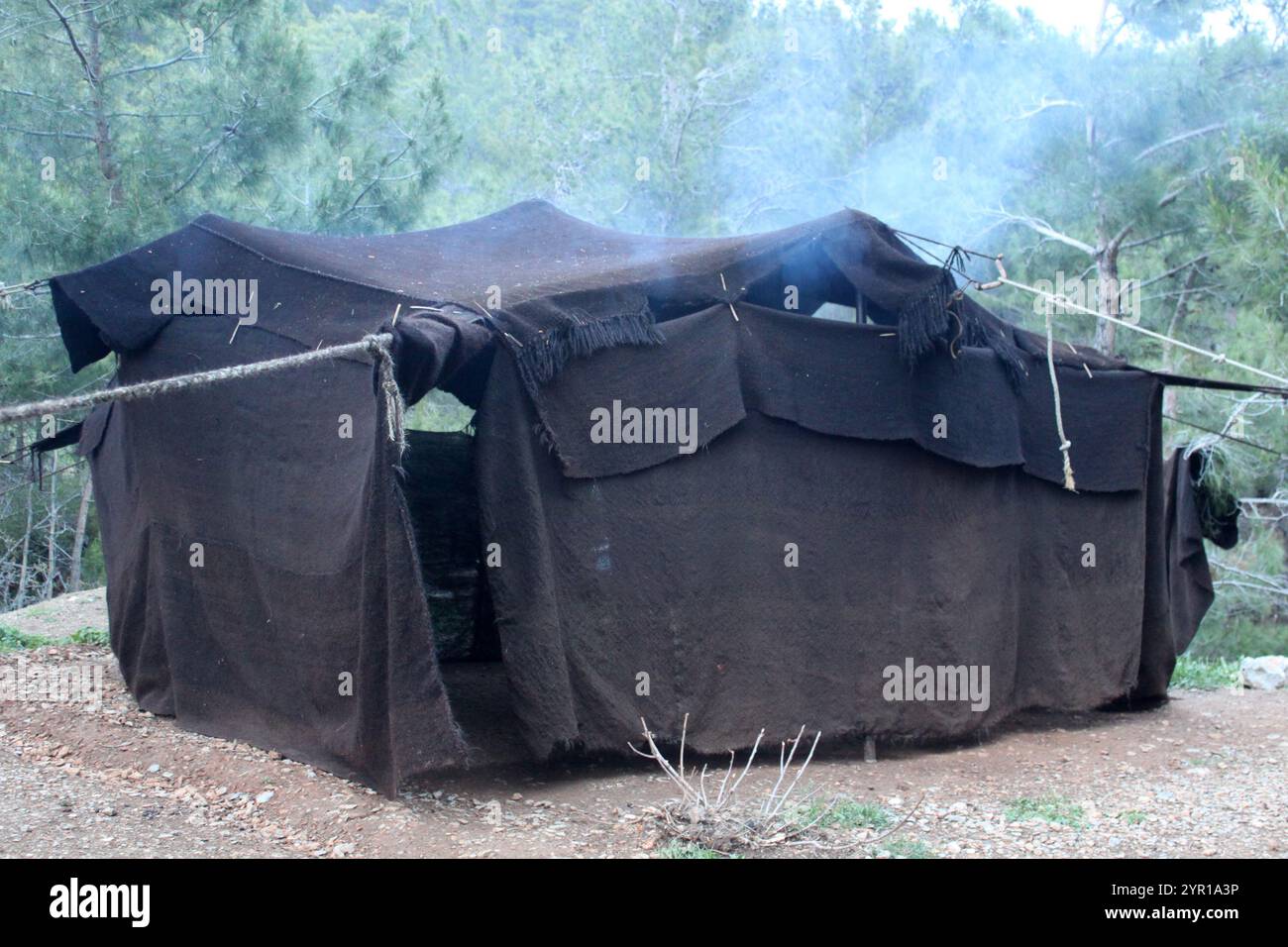 Yoruk tent. Black tent used by nomadic Turks Stock Photo - Alamy