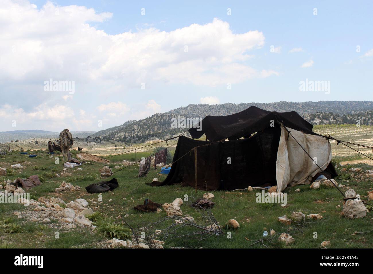 Yoruk tent. Black tent used by nomadic Turks Stock Photo - Alamy