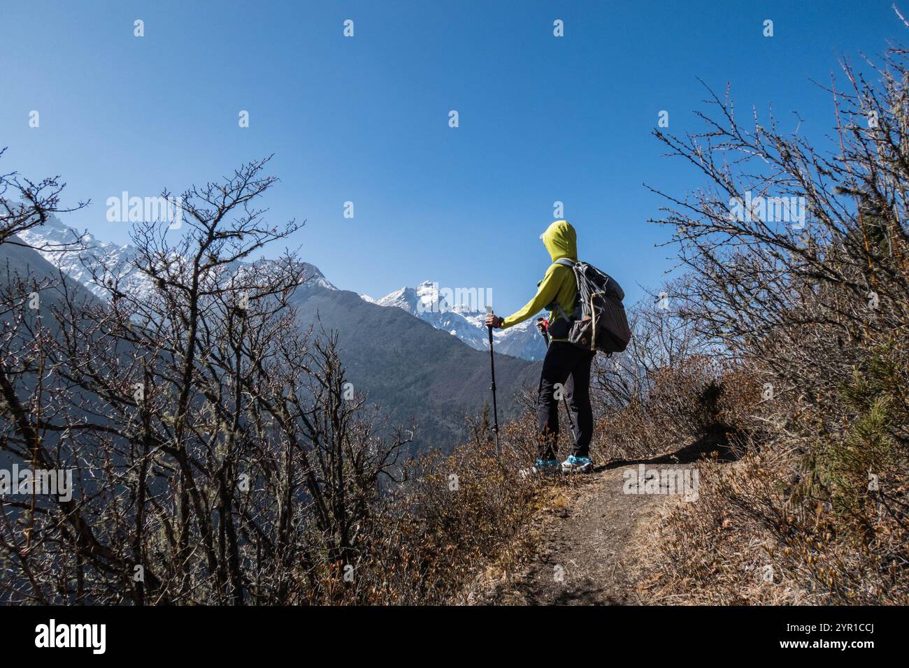 Trekking above Ghunsa on the Kangchenjunga (Kanchenjunga) Base Camp ...