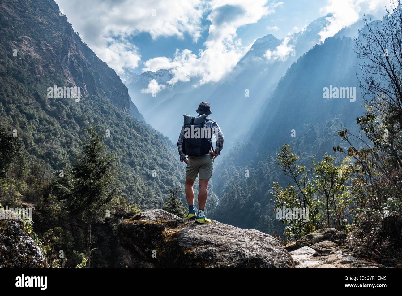 Heading into the mountains on the Kangchenjunga (Kanchenjunga) Base ...
