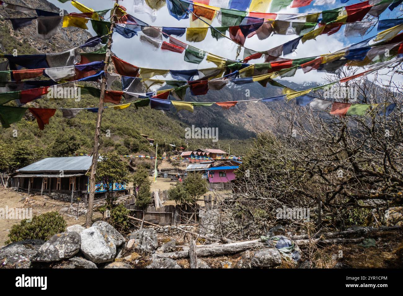 The Tibetan village of Ghunsa on the Kangchenjunga (Kanchenjunga) Base ...