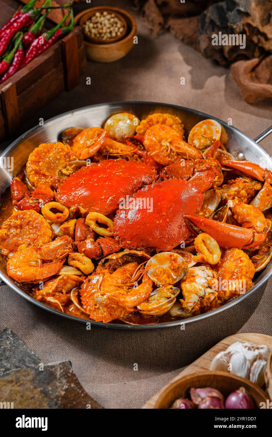 Seafood tumpah hi-res stock photography and images - Alamy