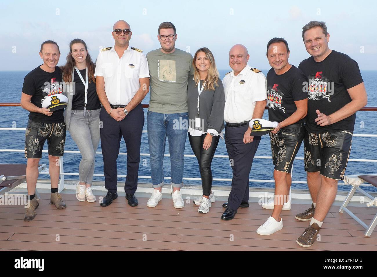 Die jungen Zillertaler JUZI gingen fuer eine Woche mit rund 80 Fans auf ...