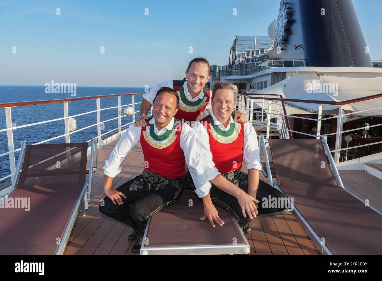 Die jungen Zillertaler JUZI gingen fuer eine Woche mit rund 80 Fans auf ...