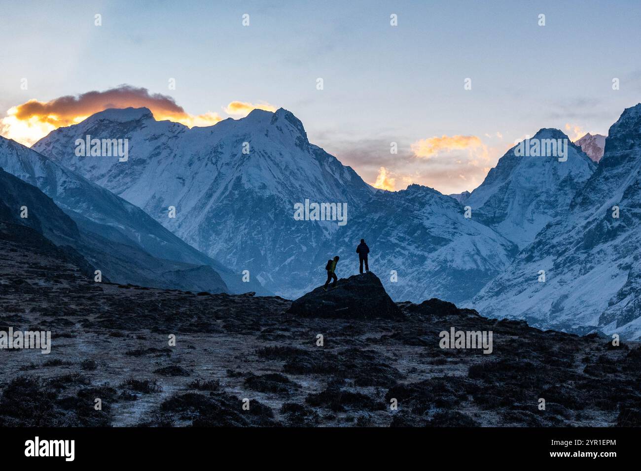 Sunrise en route to Kangchenjunga (Kanchenjunga) North Base Camp ...