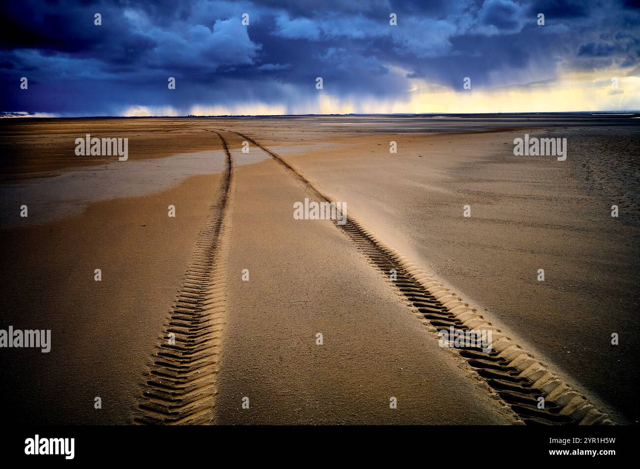Empty tyre hi-res stock photography and images - Alamy