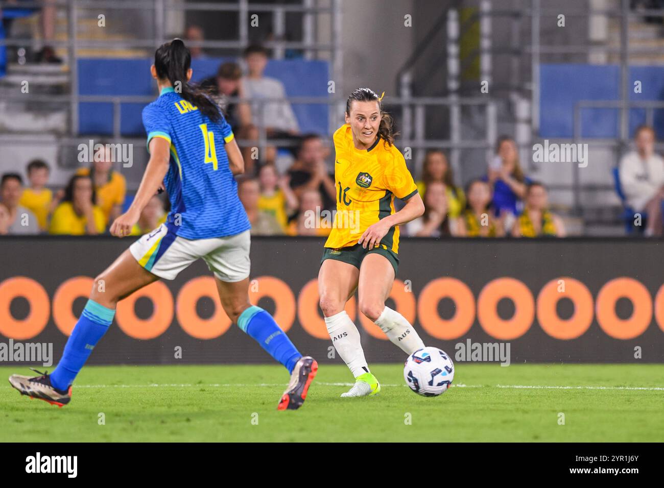 Gold Coast, Australia. 01st Dec, 2024. Matildas Hayley Raso crossing ...