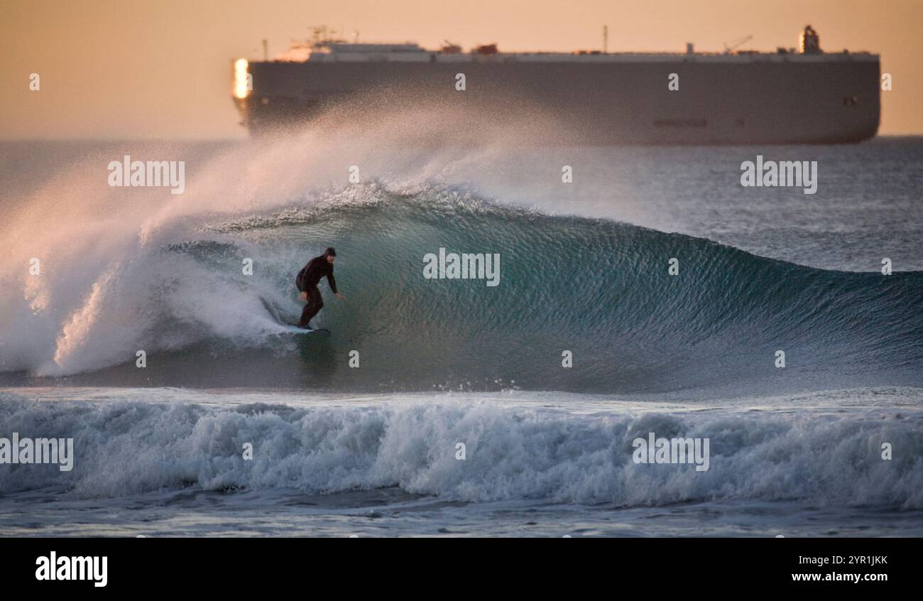 Wave breaking on large hi-res stock photography and images - Alamy
