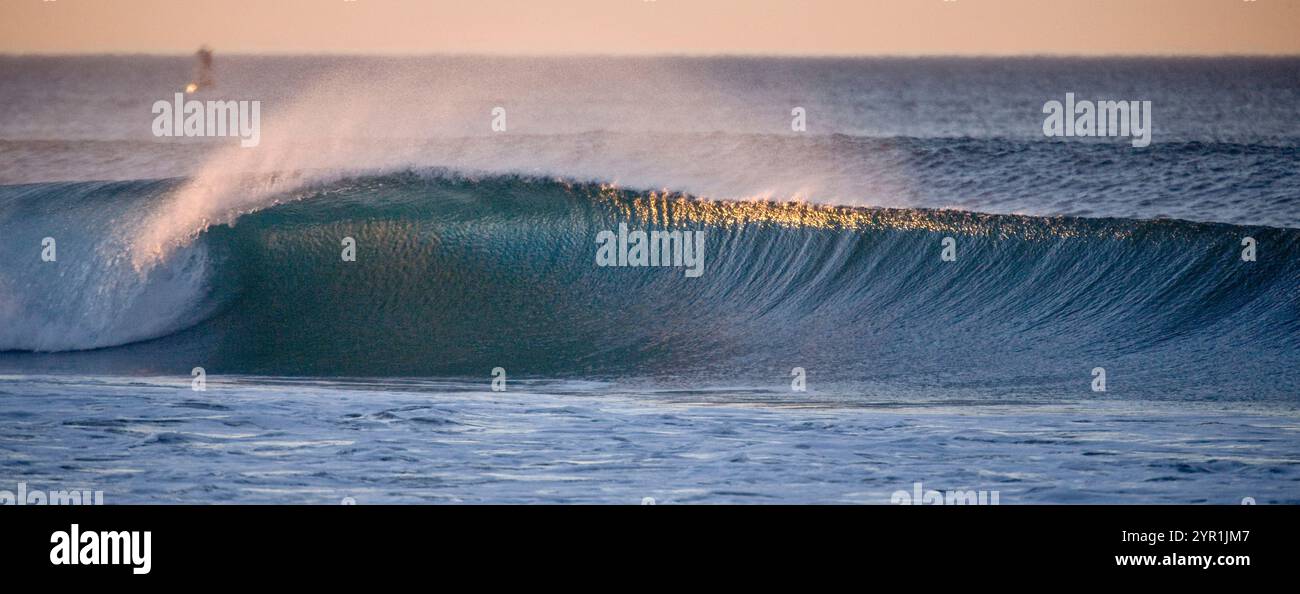 Large empty barreling wave Stock Photo - Alamy