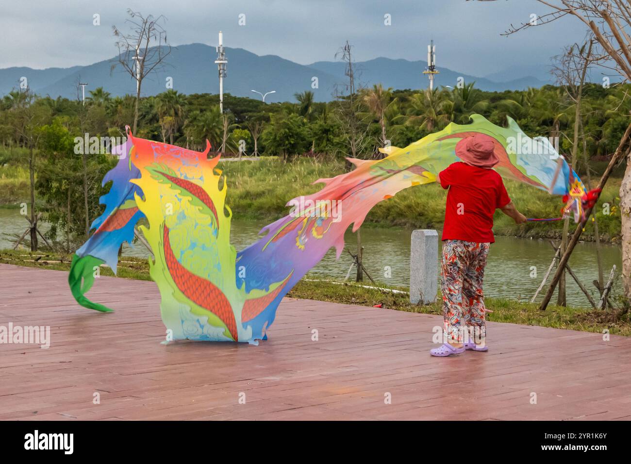 Lady and dragon hi-res stock photography and images - Alamy