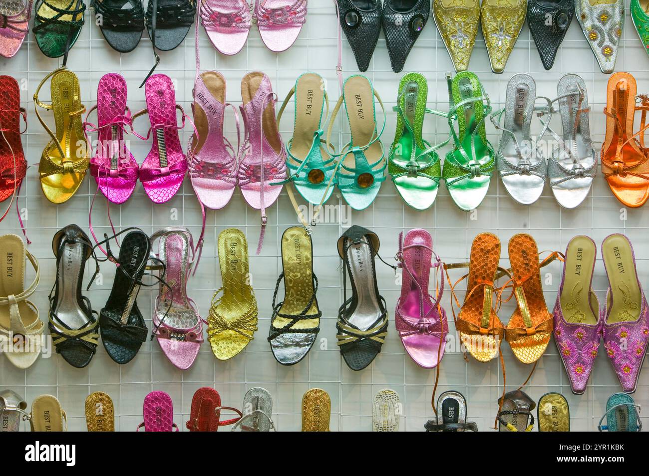 Shoe shop front window hi-res stock photography and images - Alamy