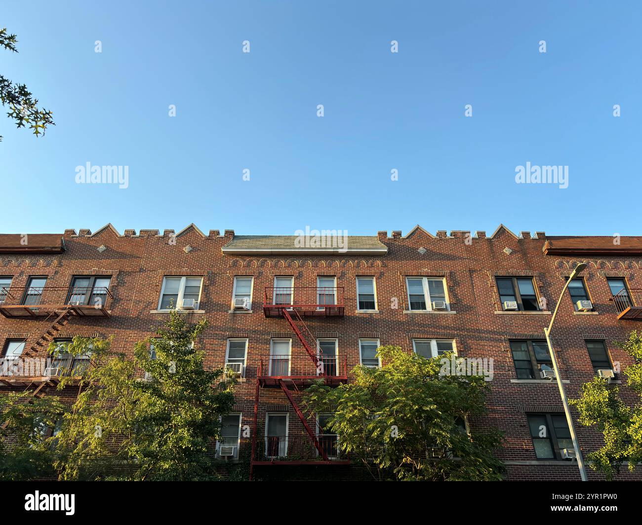 Red brick building new york green roof hi-res stock photography and ...