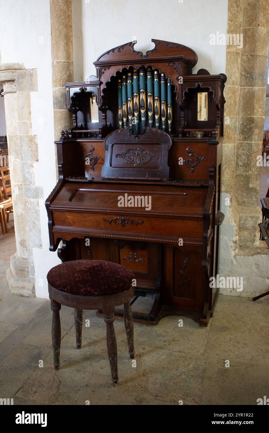 Harmonium church hi-res stock photography and images - Alamy