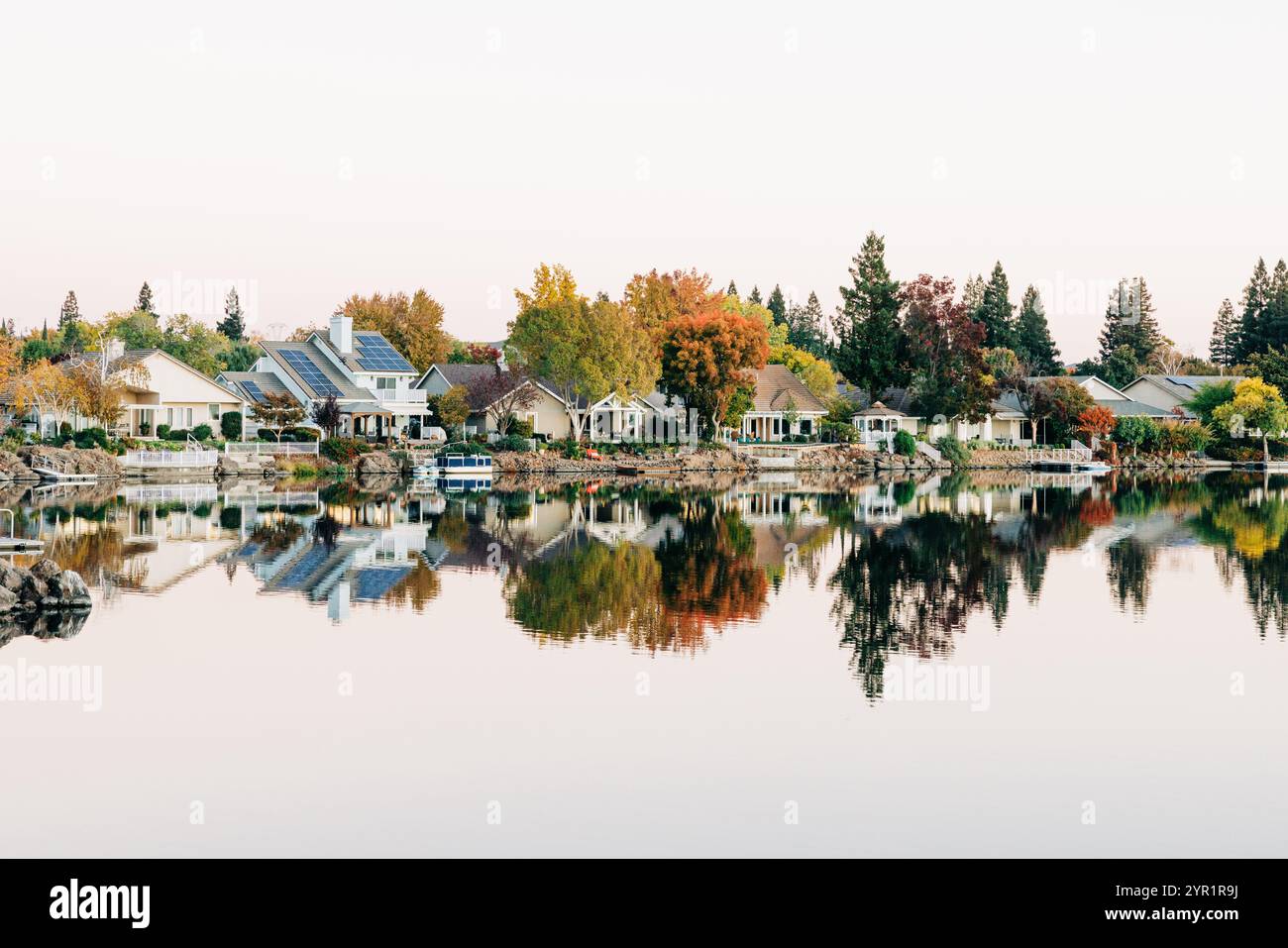 Waterfront shoreline hi-res stock photography and images - Alamy