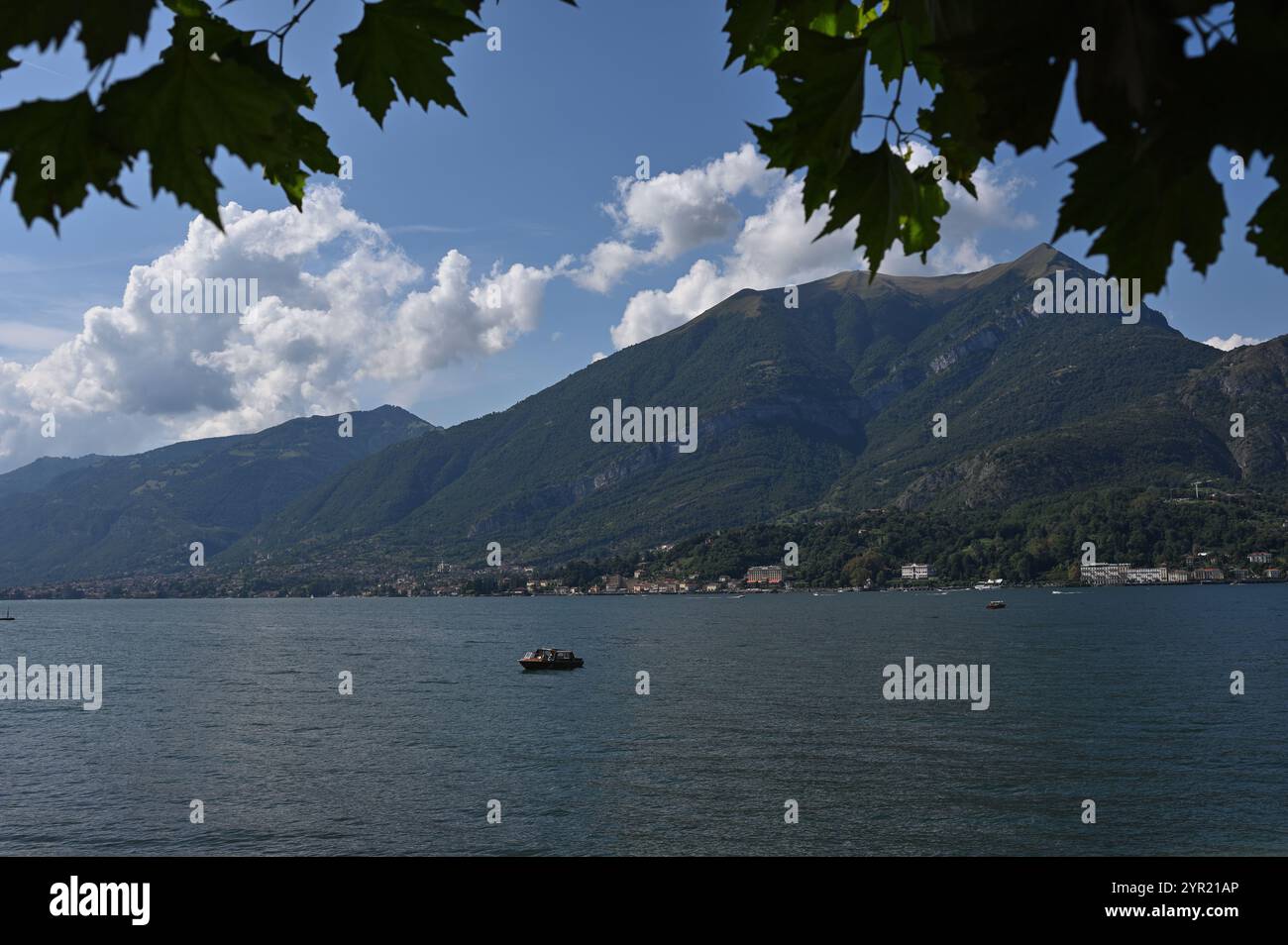 Lake como mountains beauty hi-res stock photography and images - Alamy