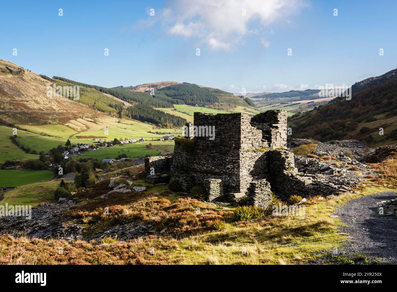 Rhiw Fachno quarry derelict building in autumn. Cwm Penmachno, Conwy ...
