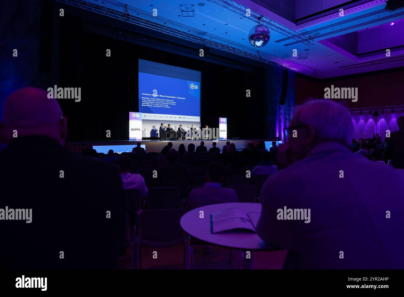 Fullcourt hi-res stock photography and images - Alamy