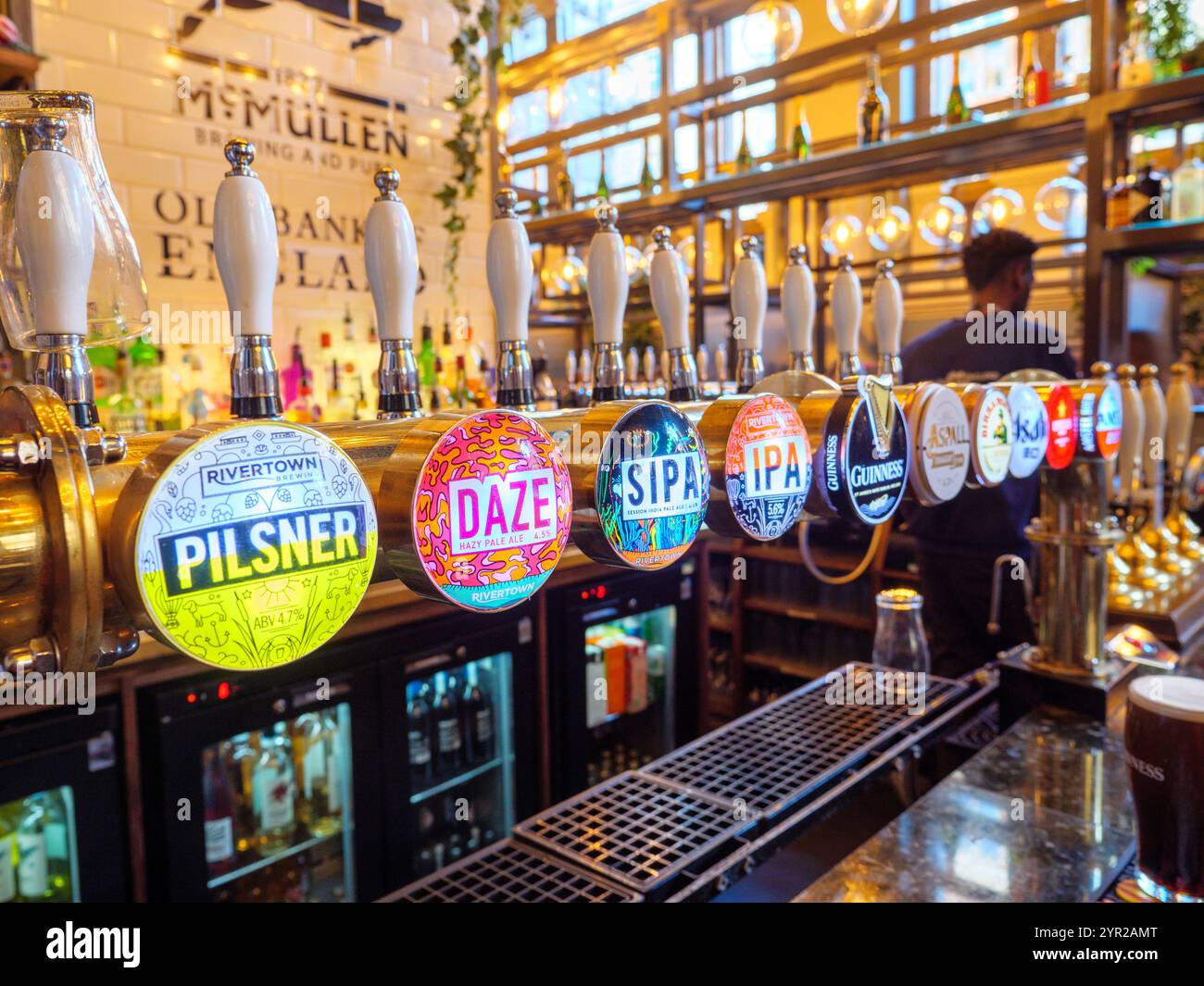 Bar pumps hi-res stock photography and images - Alamy